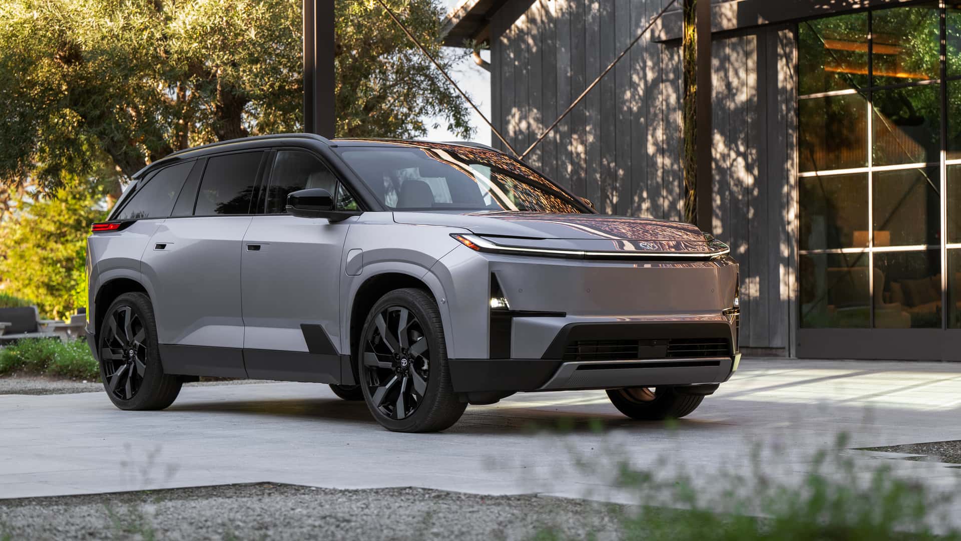 Toyota Goes Bold, Makes Highlander All-Electric Starting In 2027 - Car ...